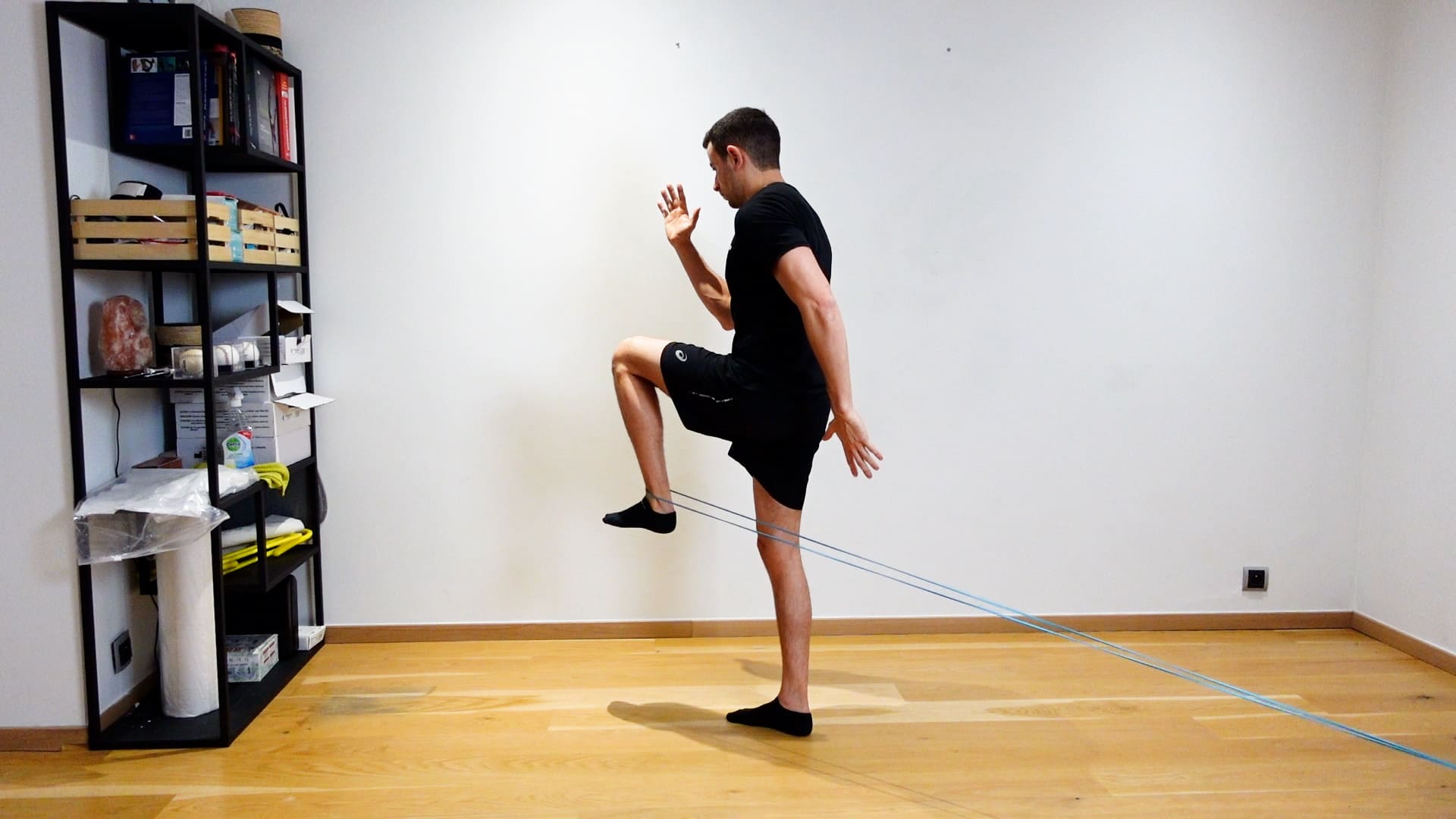 Vidéo d'exercice - Flexion de hanche avec traction arrière de l'élastique
