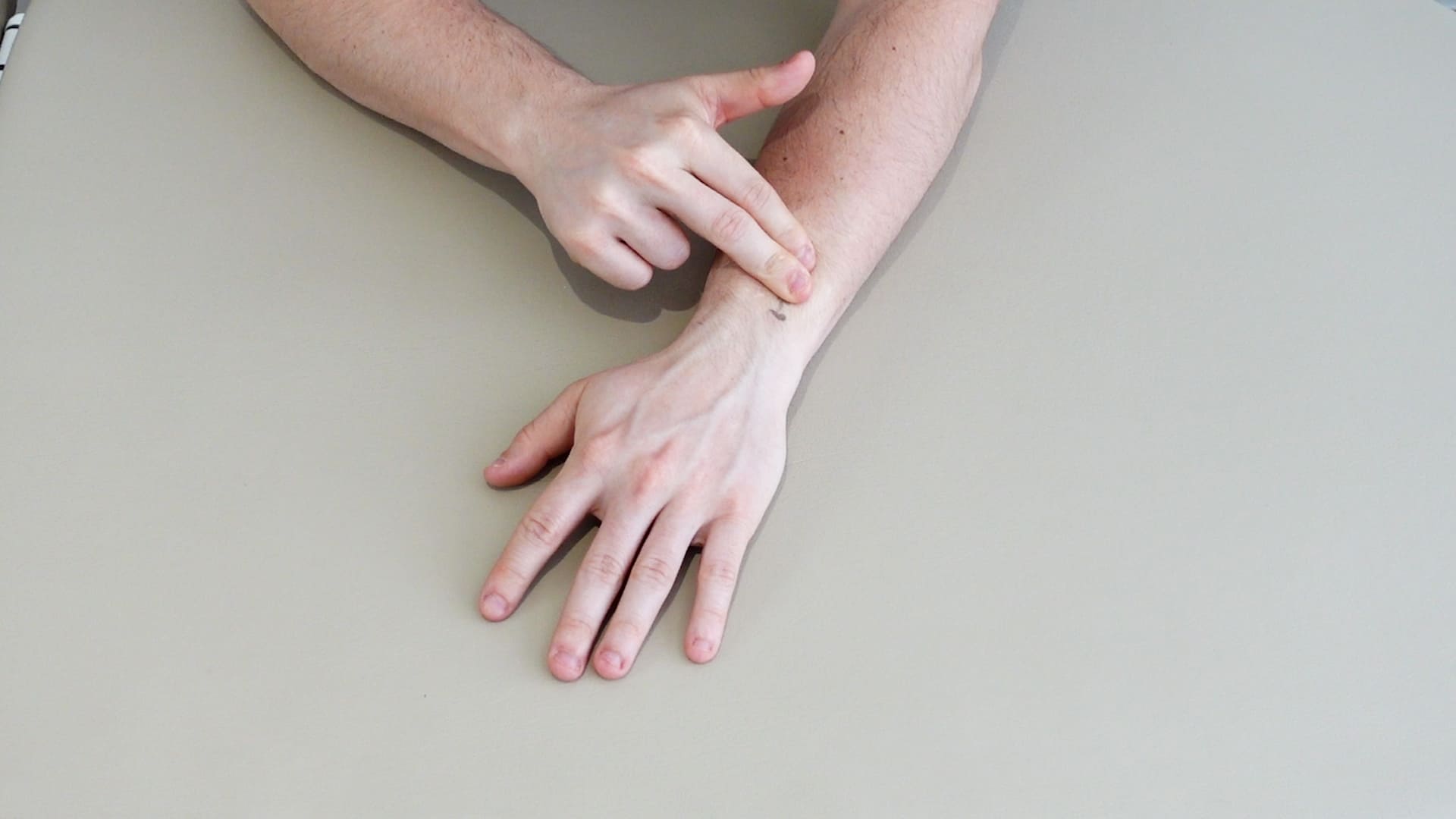 Vidéo d'exercice - Mobilisation alternée flexion/extension poignet et ...