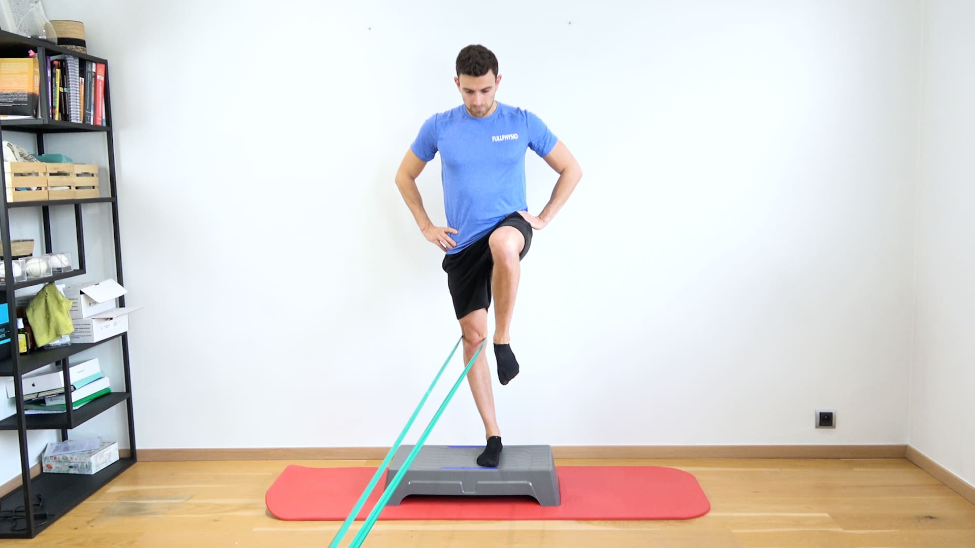 Vidéo d'exercice - Travail d'extension du genou avec step