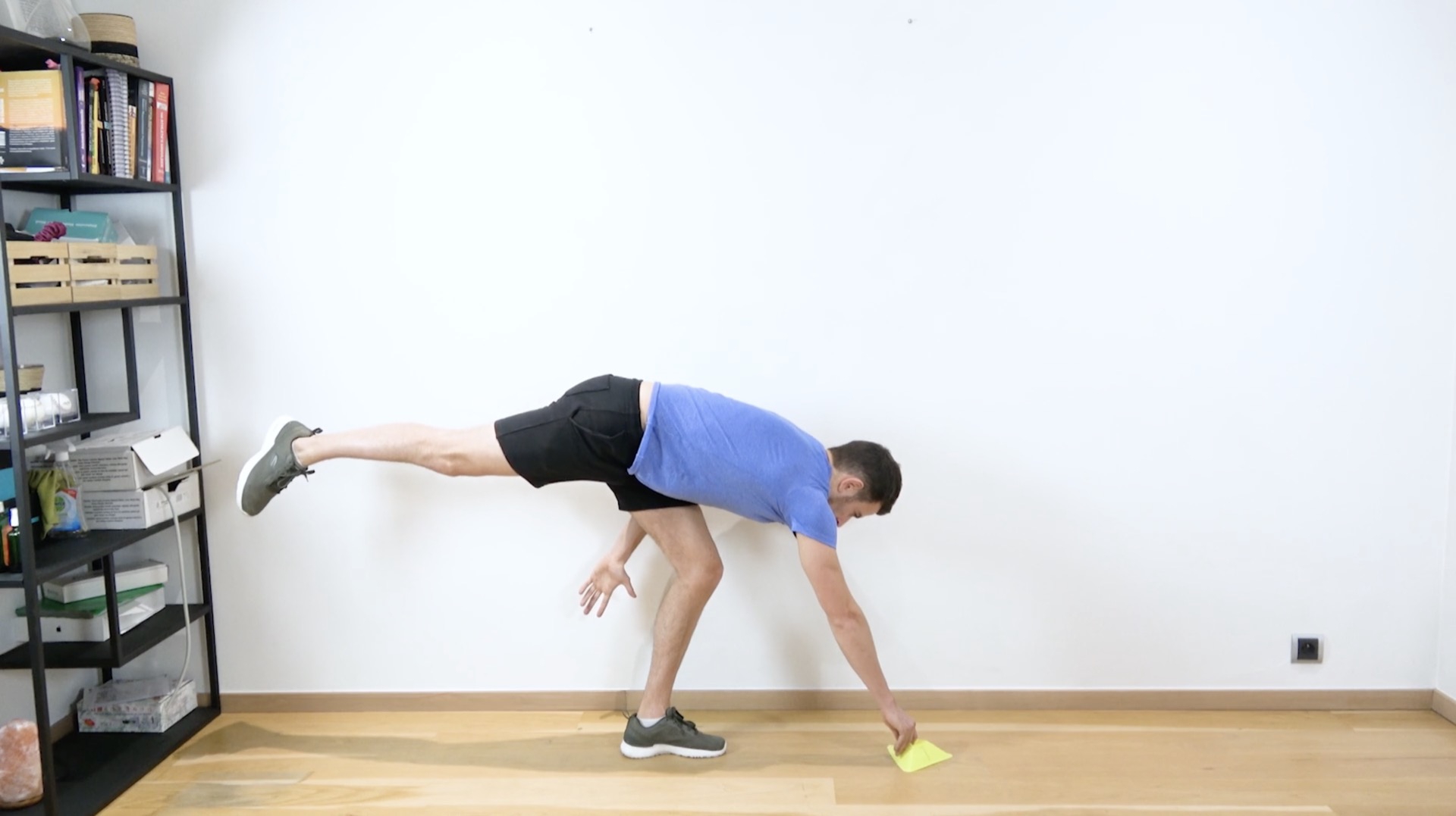 Vidéo d'exercice - Ramasser un objet sur une jambe
