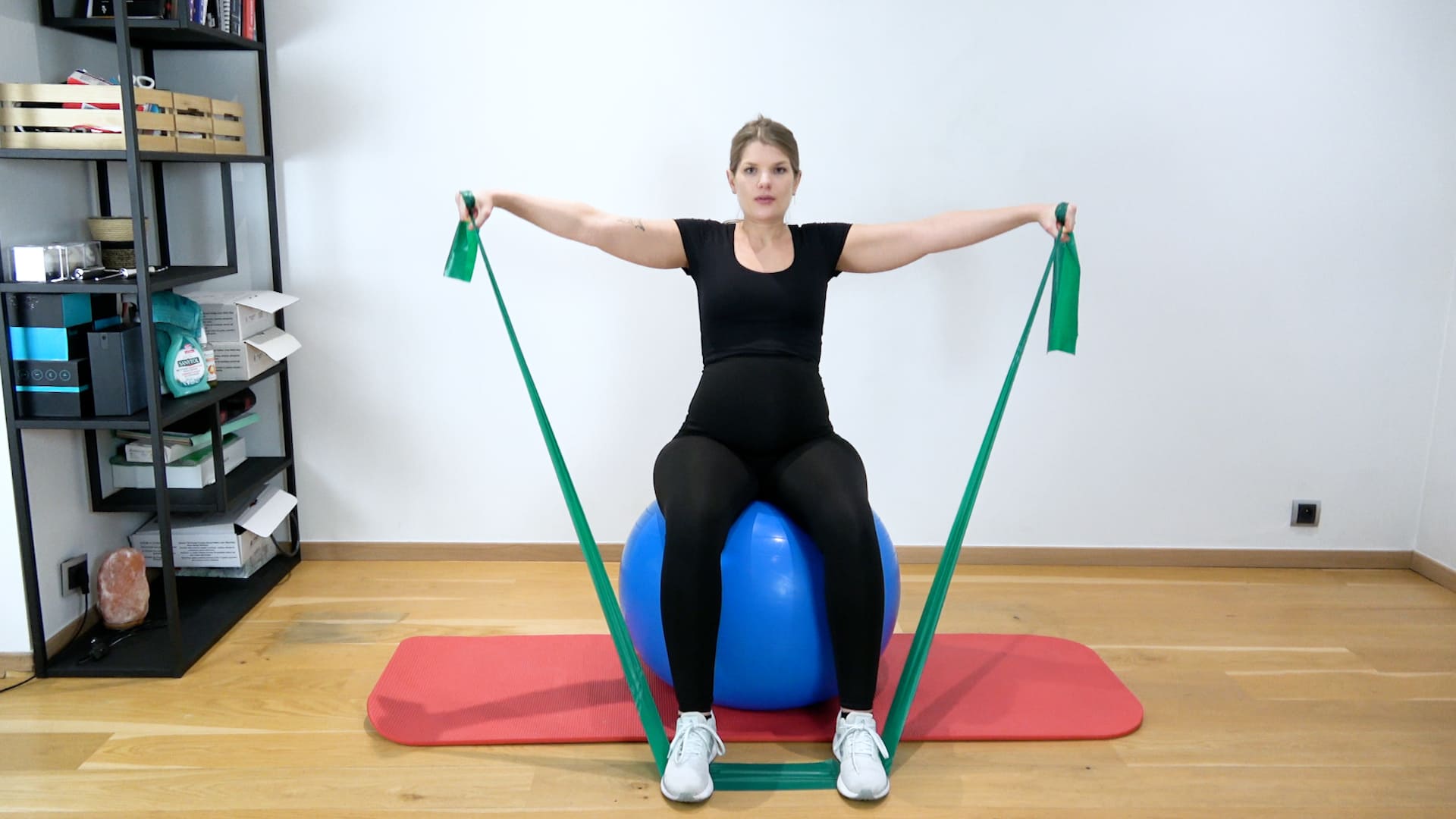 Vidéo d'exercice - Élévations latérales des bras avec élastique