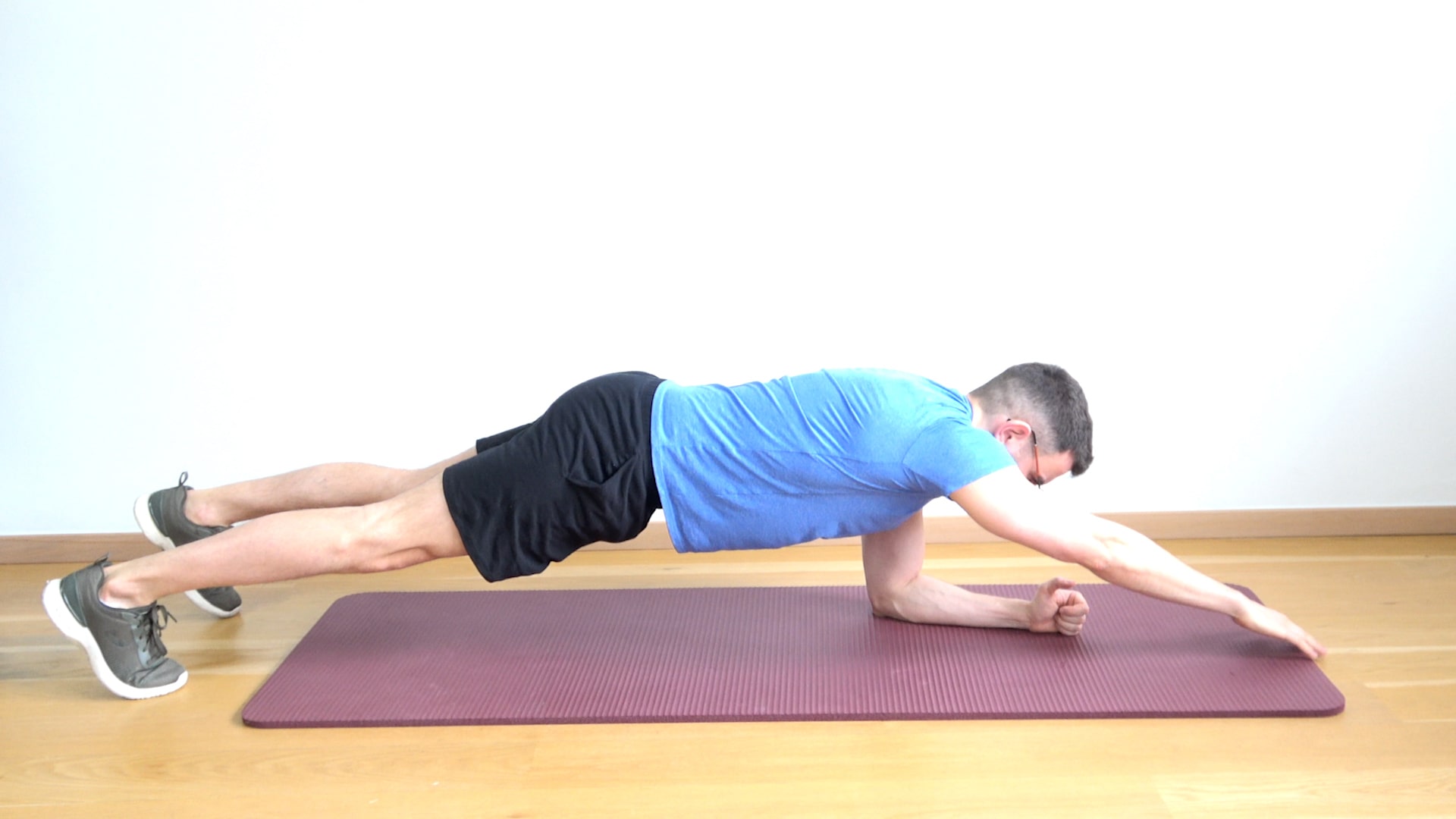 Vidéo d'exercice - Planche unipodale sur bosu retourné