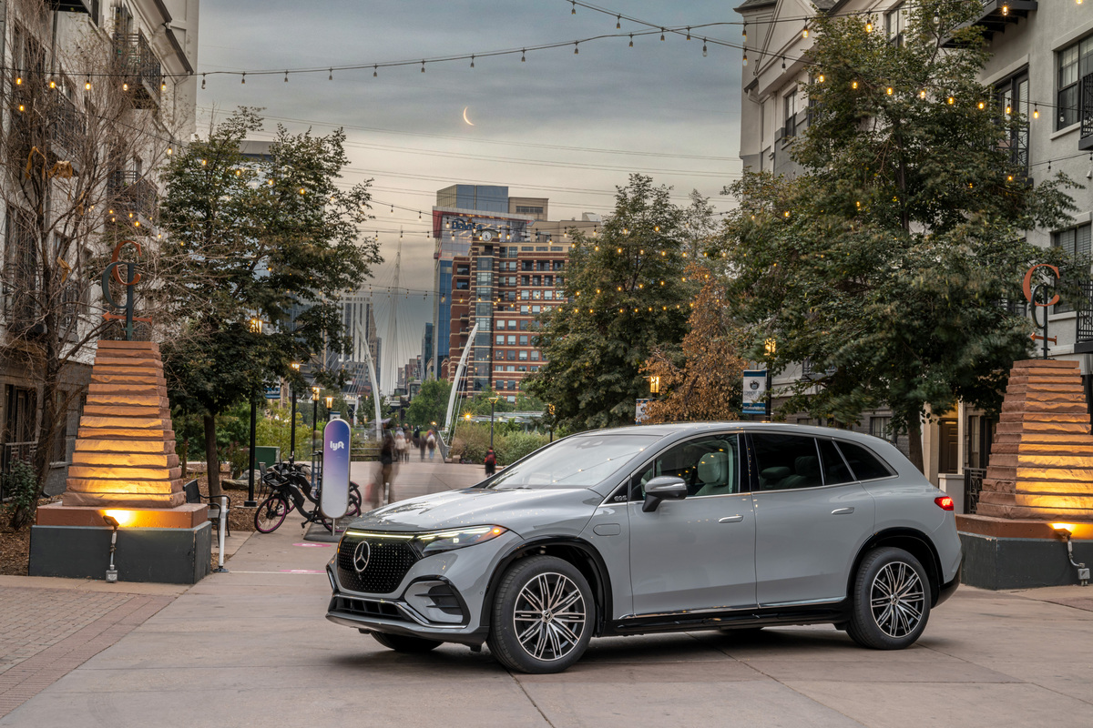 Explore the Mercedes-Benz EQS 580 SUV | EV.Guide