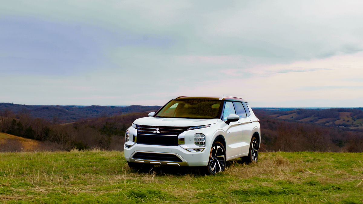 Explore the Mitsubishi Outlander PHEV | EV.Guide