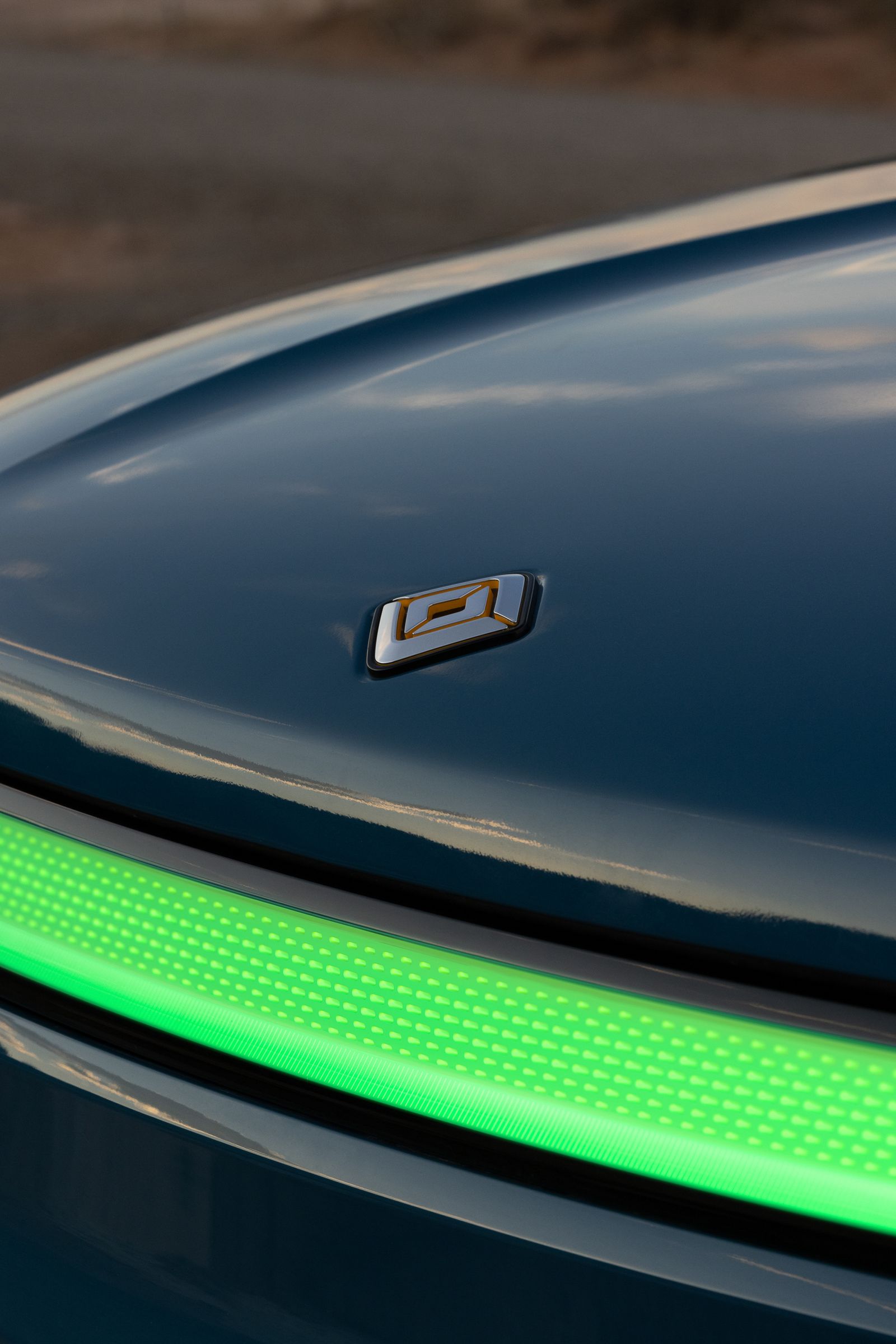 Explore the Rivian R1S Dual Motor (Large Pack) | EV.Guide