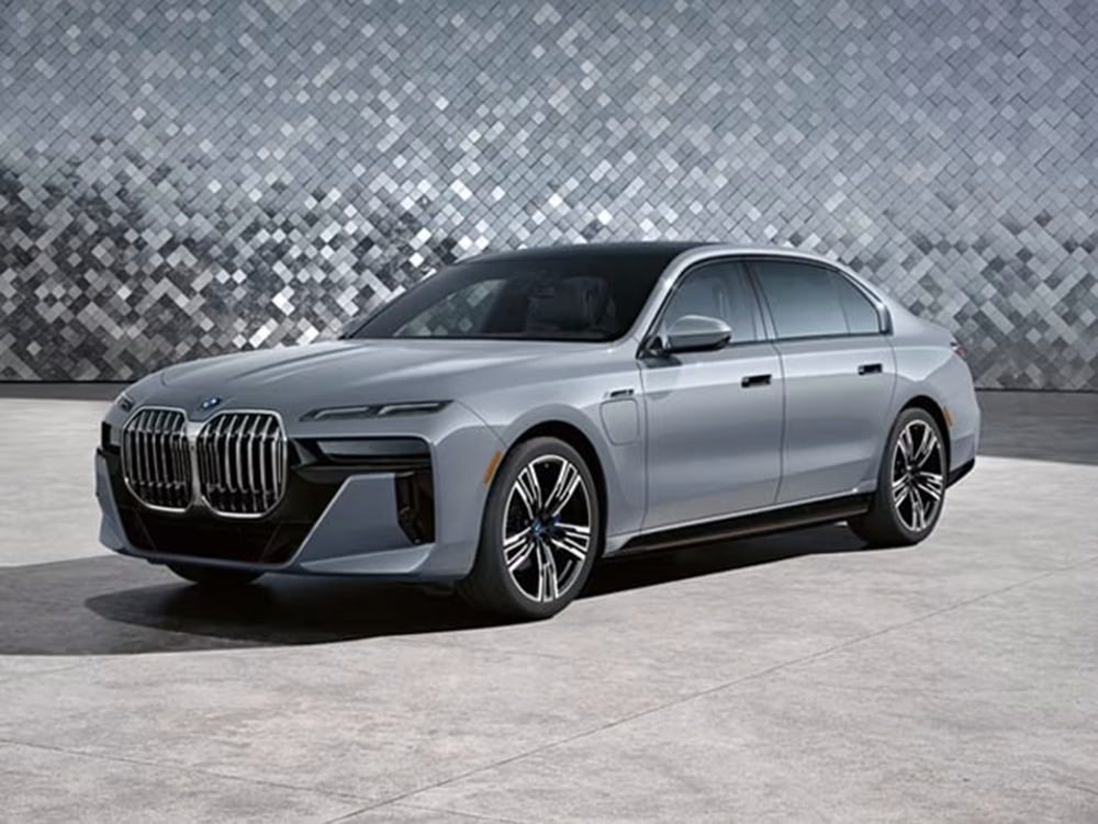 Explore the BMW 750e xDrive Sedan | EV.Guide