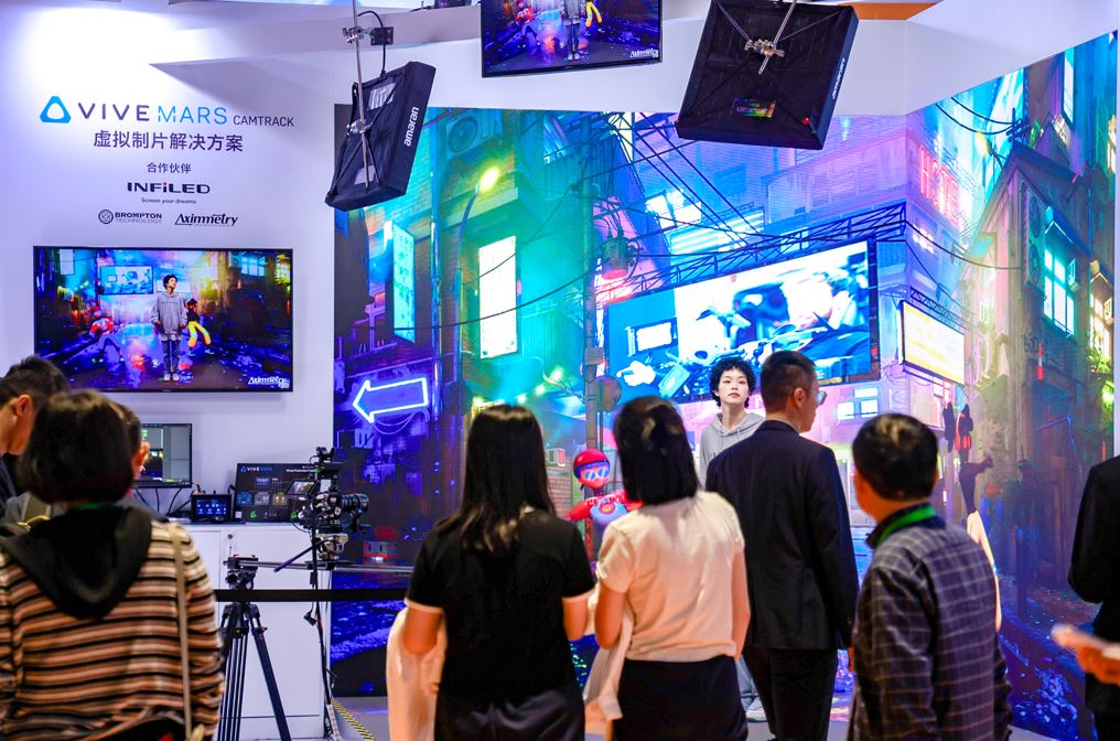 视爵光旭 x HTC VIVE Mars 一站式虚拟制片解决方案亮相2023进博会 | VIVE Mars CamTrack