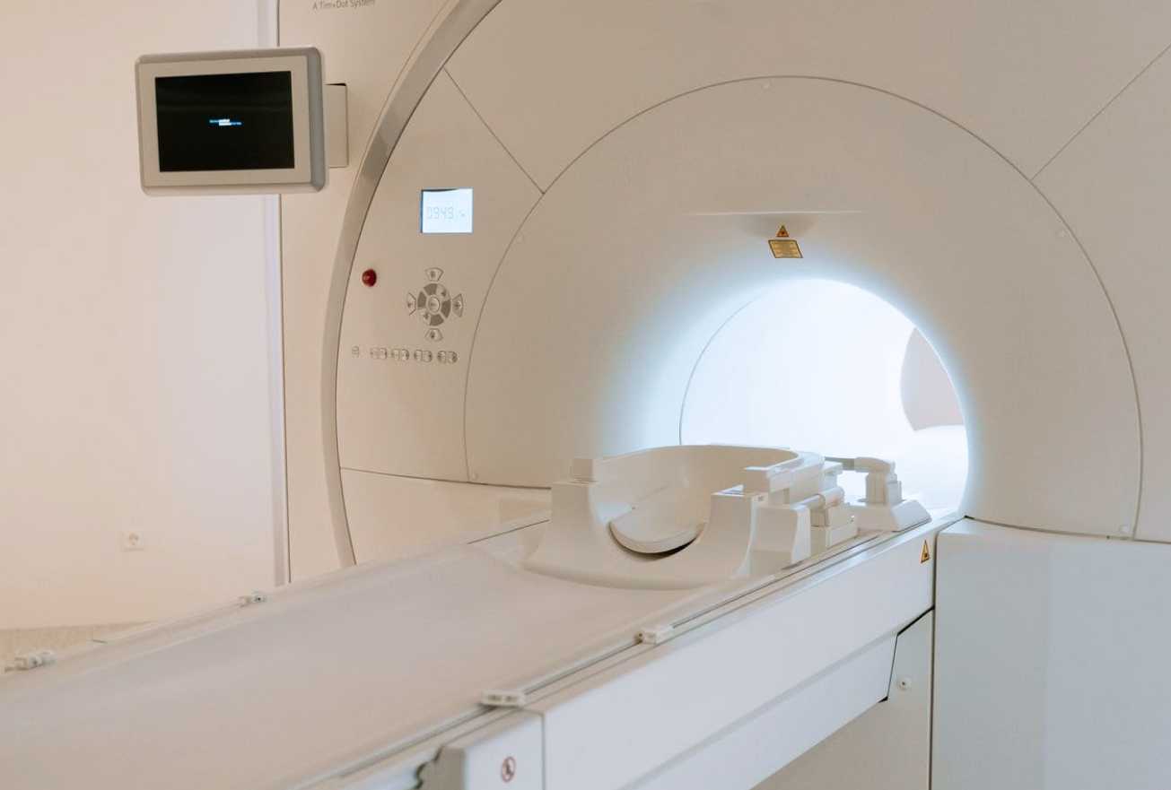 An introduction to Magnetic resonance imaging (MRI) - Ezra