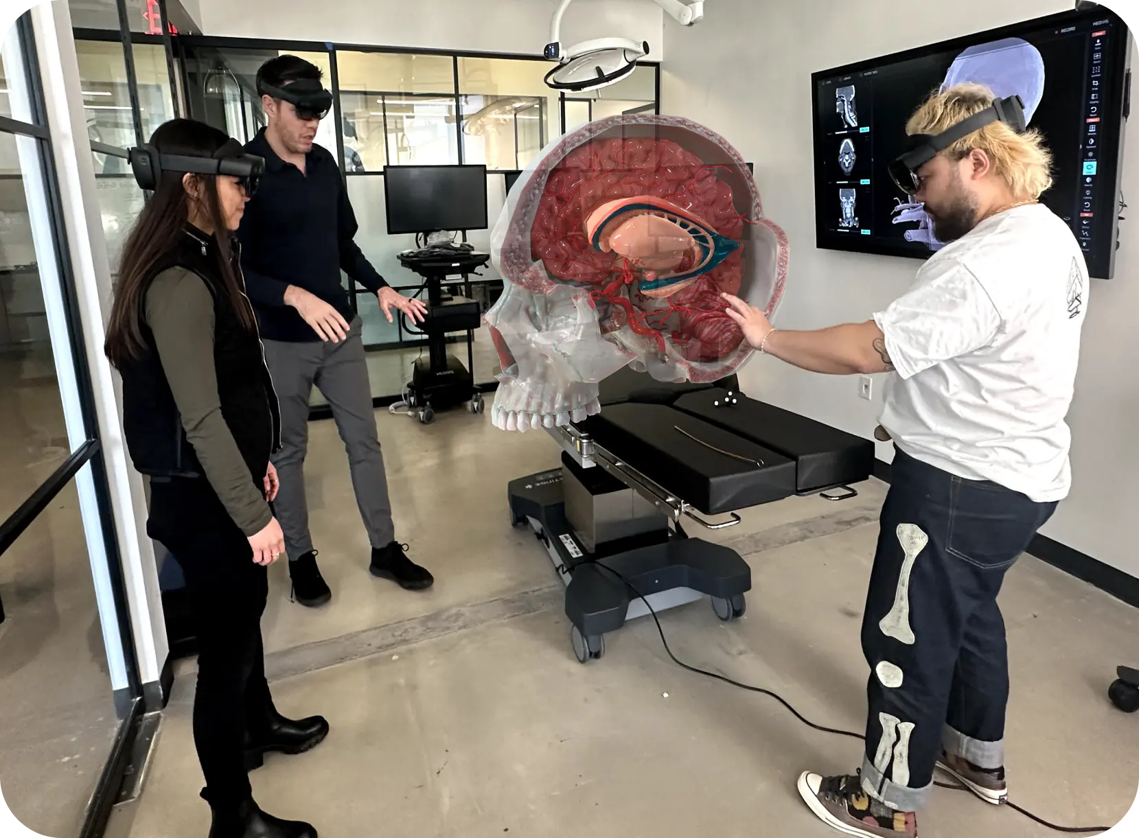 Full-body 3D anatomy education with augmented reality.