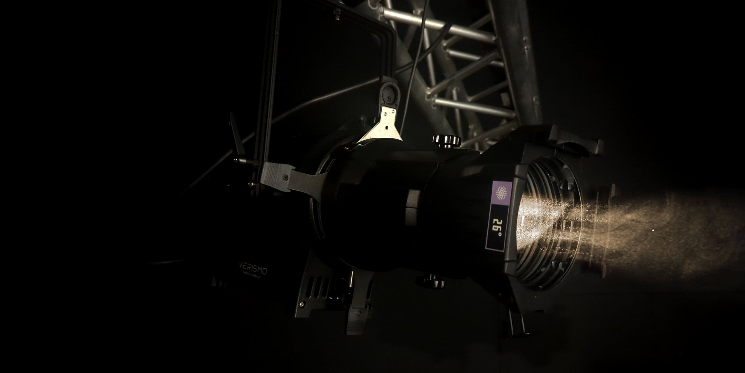 Verismo™ Profile WW (3200K) LED Spot | Blizzard Pro Lighting