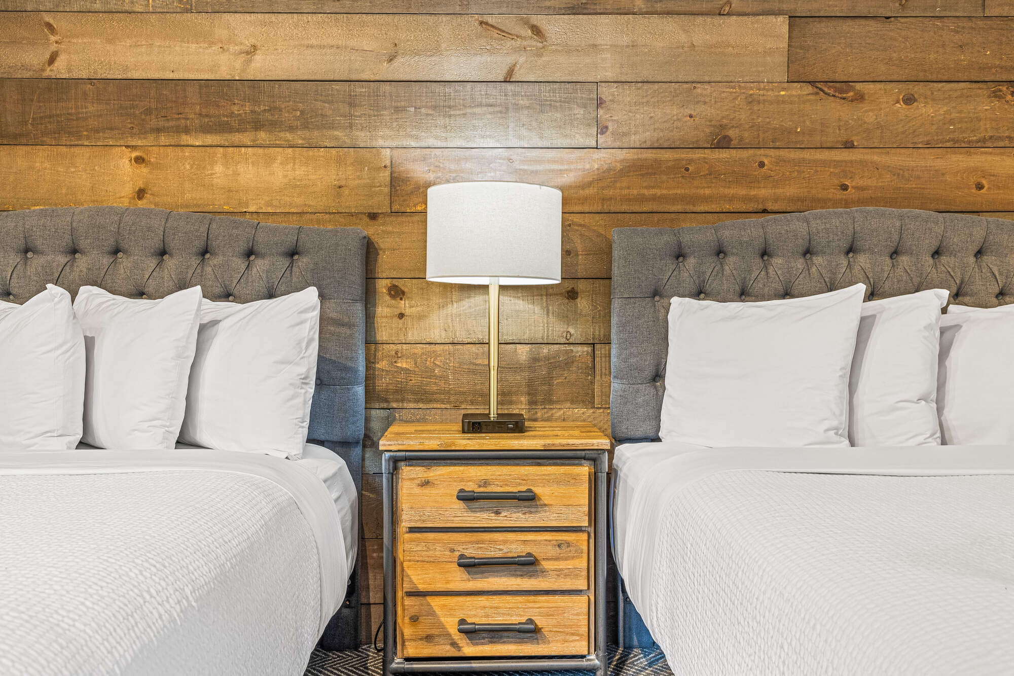 Double Queen Room | Basecamp Lodge Canmore