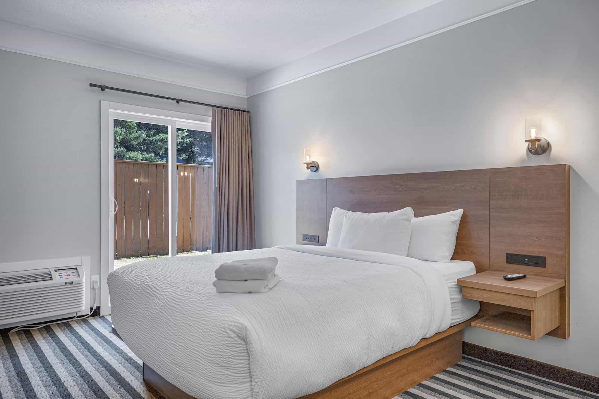 Deluxe King Room | Northwinds Hotel Canmore