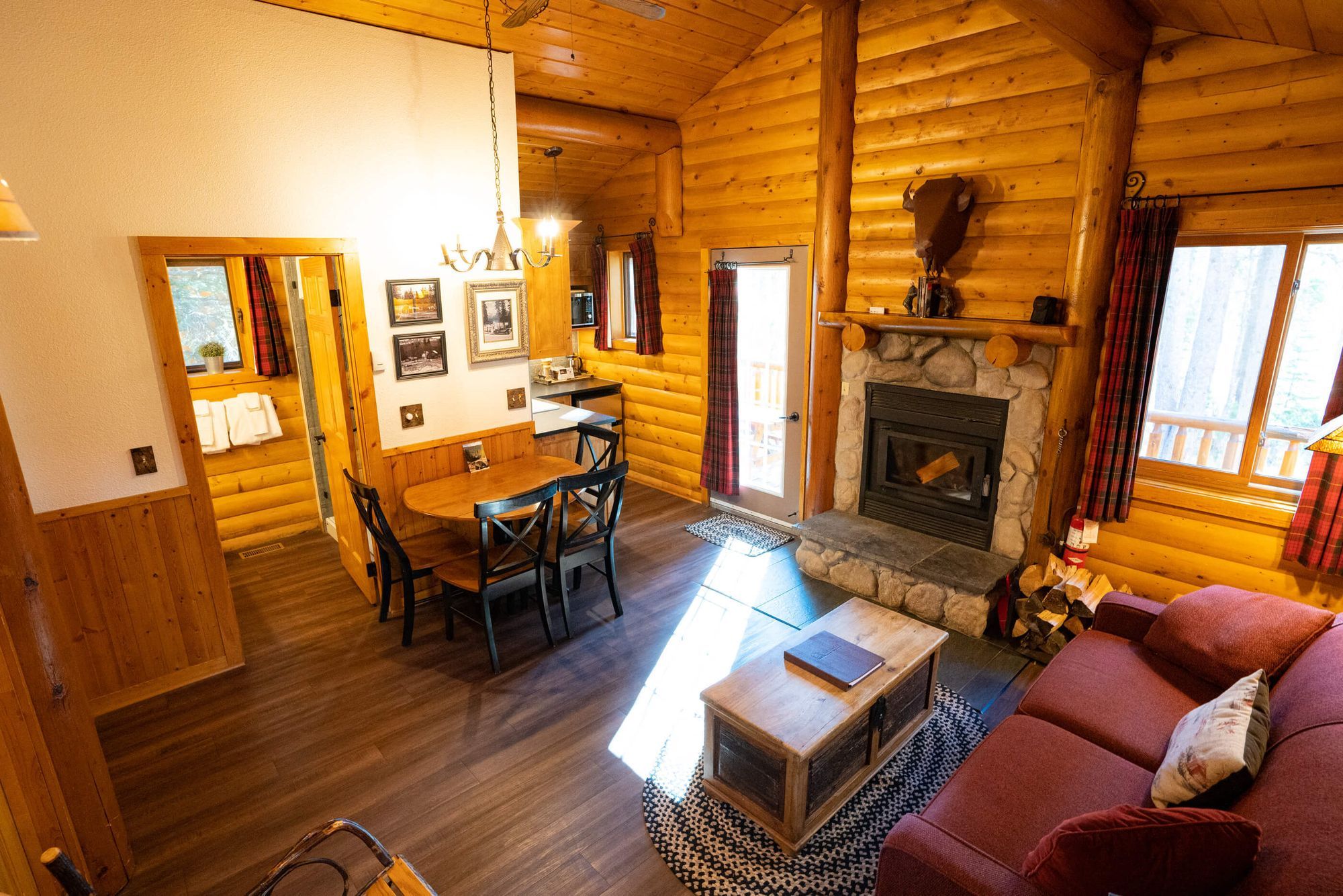 Cozy Mountain Hotel Baker Creek | Basecamp Resorts