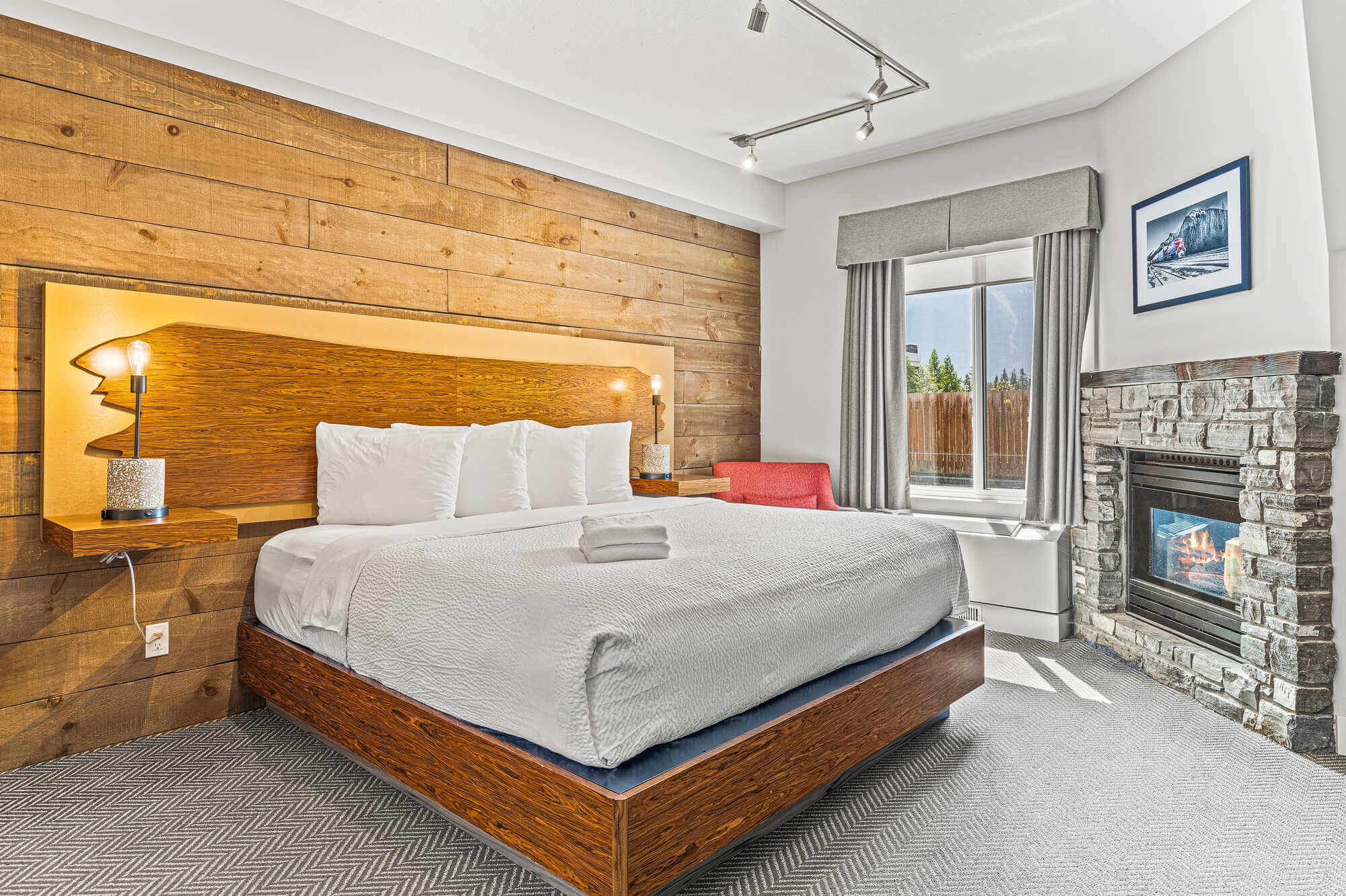 Deluxe King Room | Basecamp Lodge Canmore