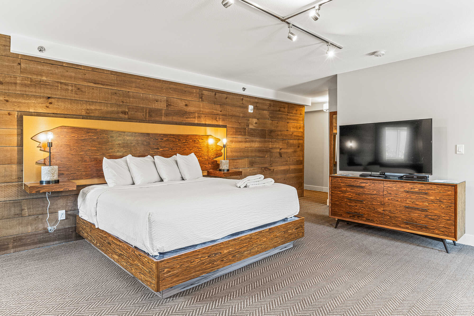 King Suite | Basecamp Lodge Canmore