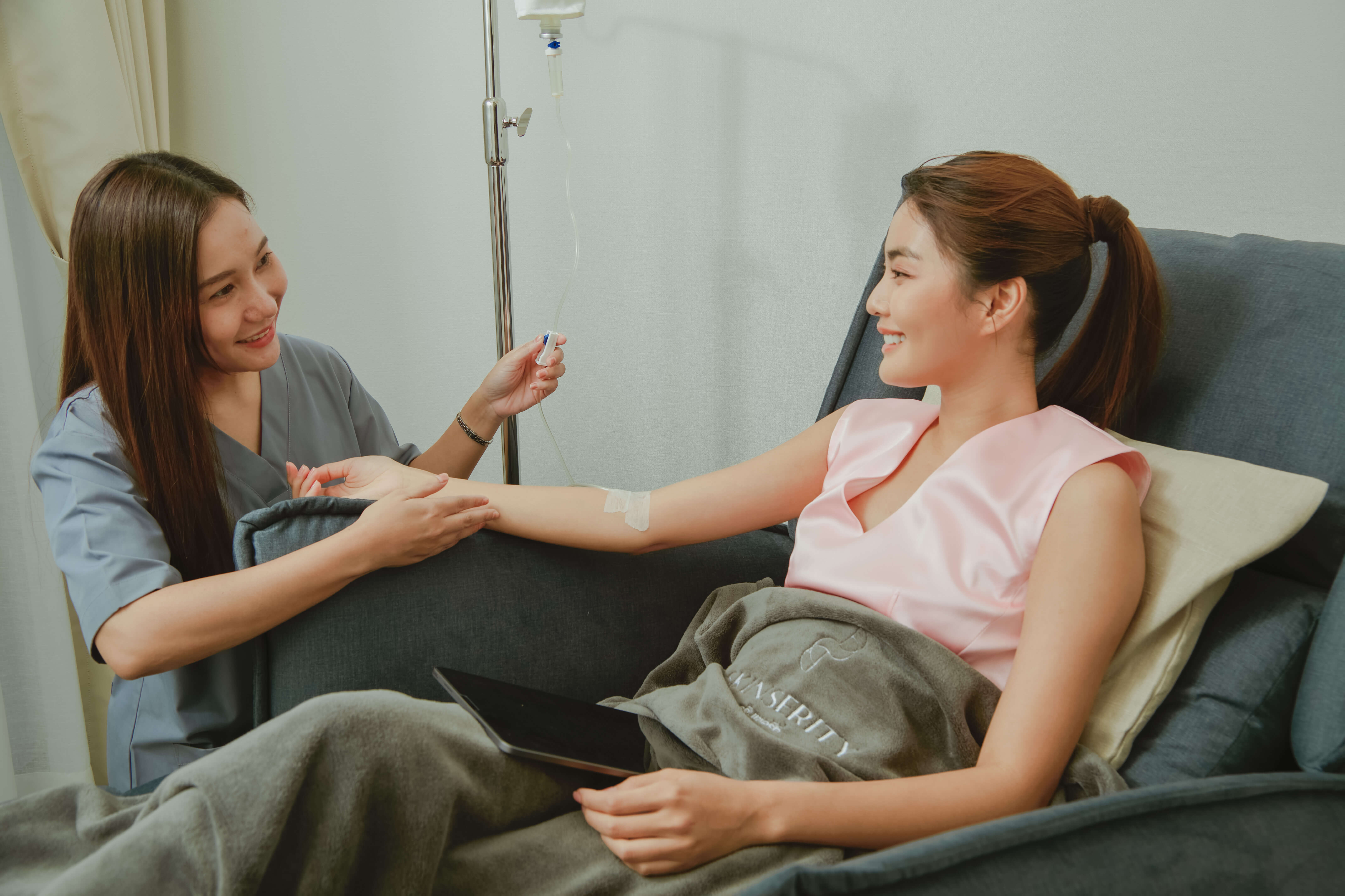 ฉีดวิตามินผิว ผิวออร่ากระจ่างใส สร้างคอลลาเจน | Skinserity