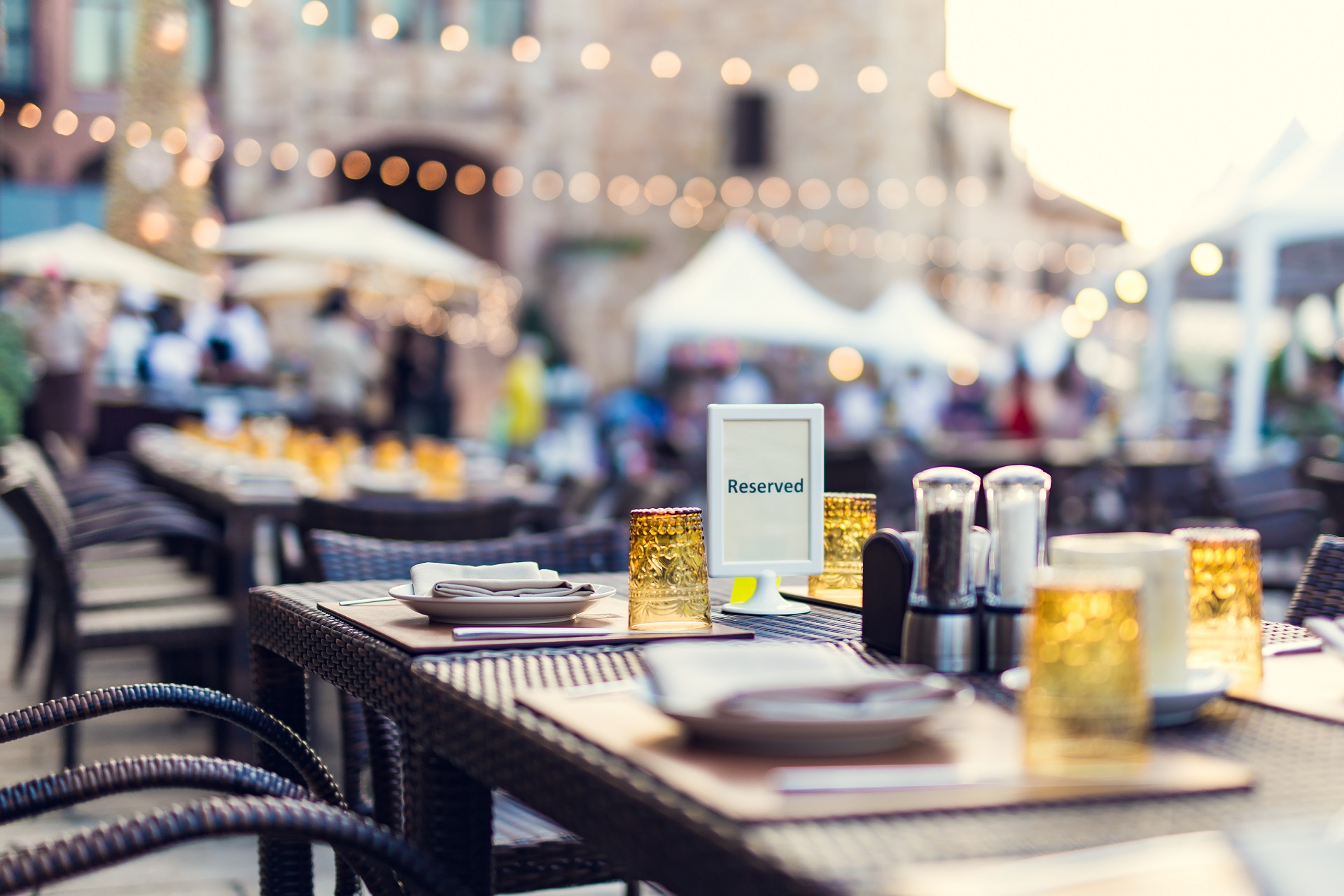 Allseated vs. Social Tables | Pros and Cons