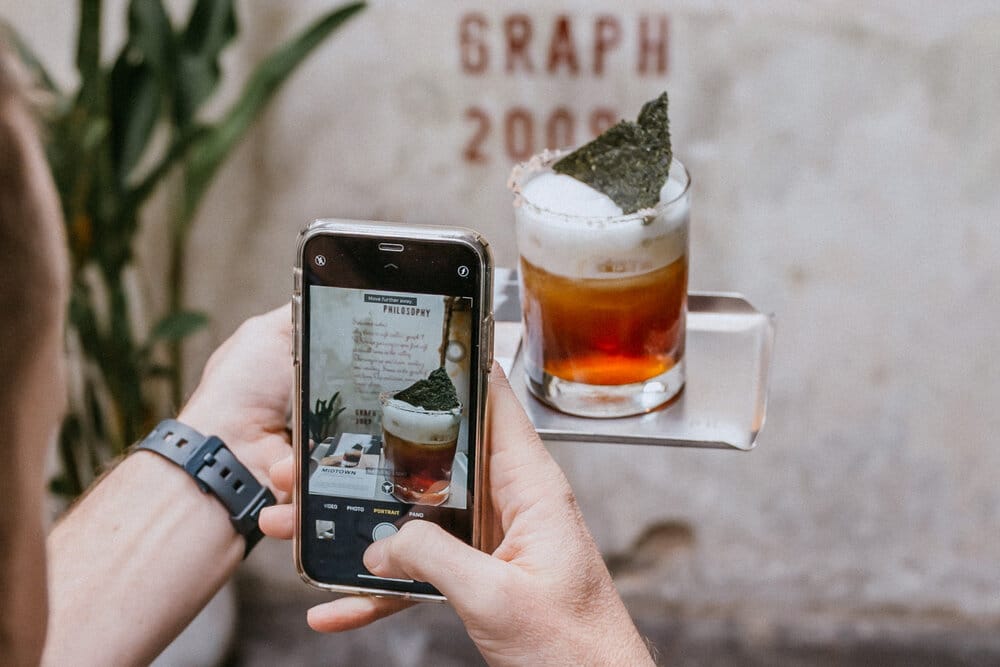 Best 3 Examples of Social Media Marketing for Bars