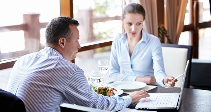 Step By Step Guide to Operating a Restaurant Effectively in 2024
