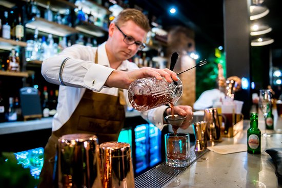 Must-Have Abilities Every Bar Staff Should Learn – Prepare to Be Impressed