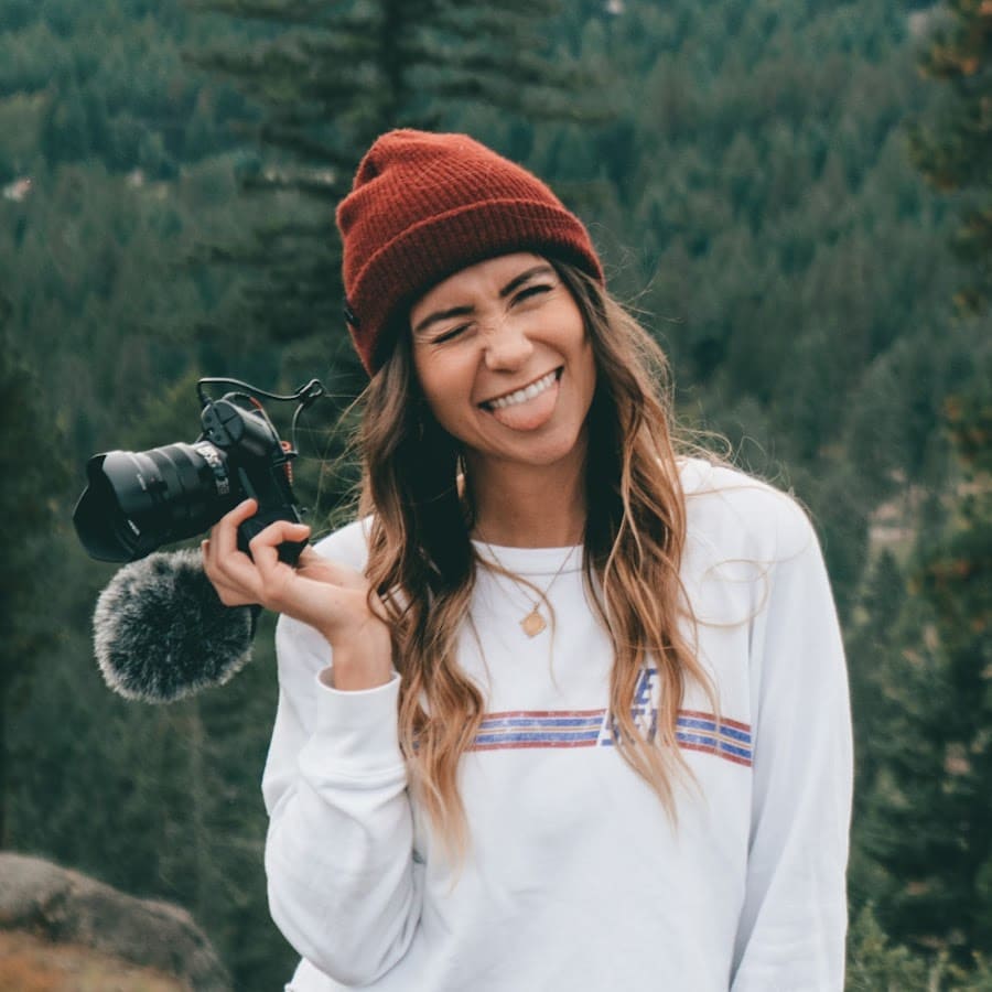10 Best YouTube Travel Vloggers To Follow in 2024!
