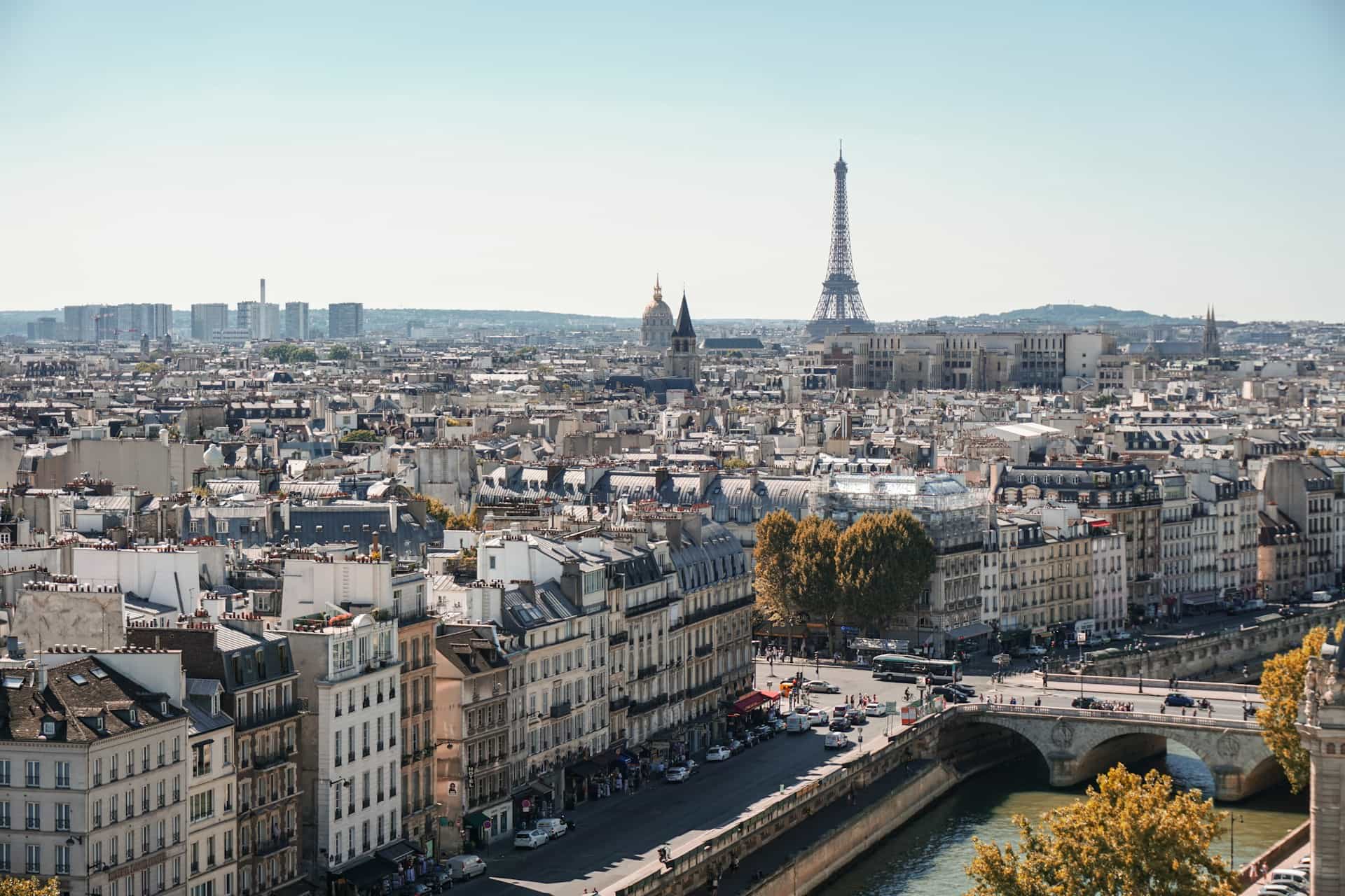 Paris Neighborhoods Guide [2024]: Areas to Visit & Avoid!