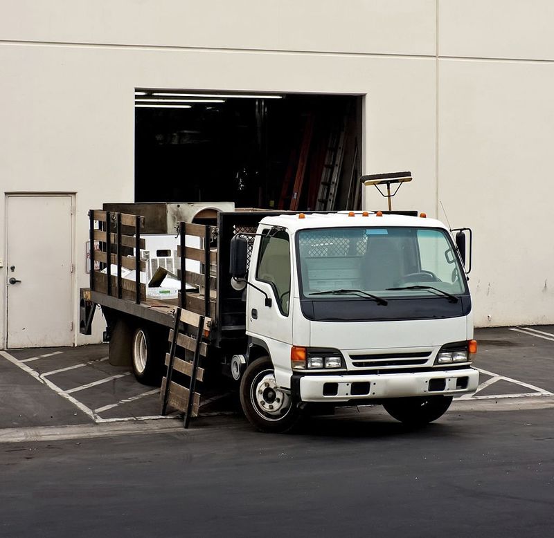 Stakebed Truck Delivery Services - Same-Day, Nationwide | Curri