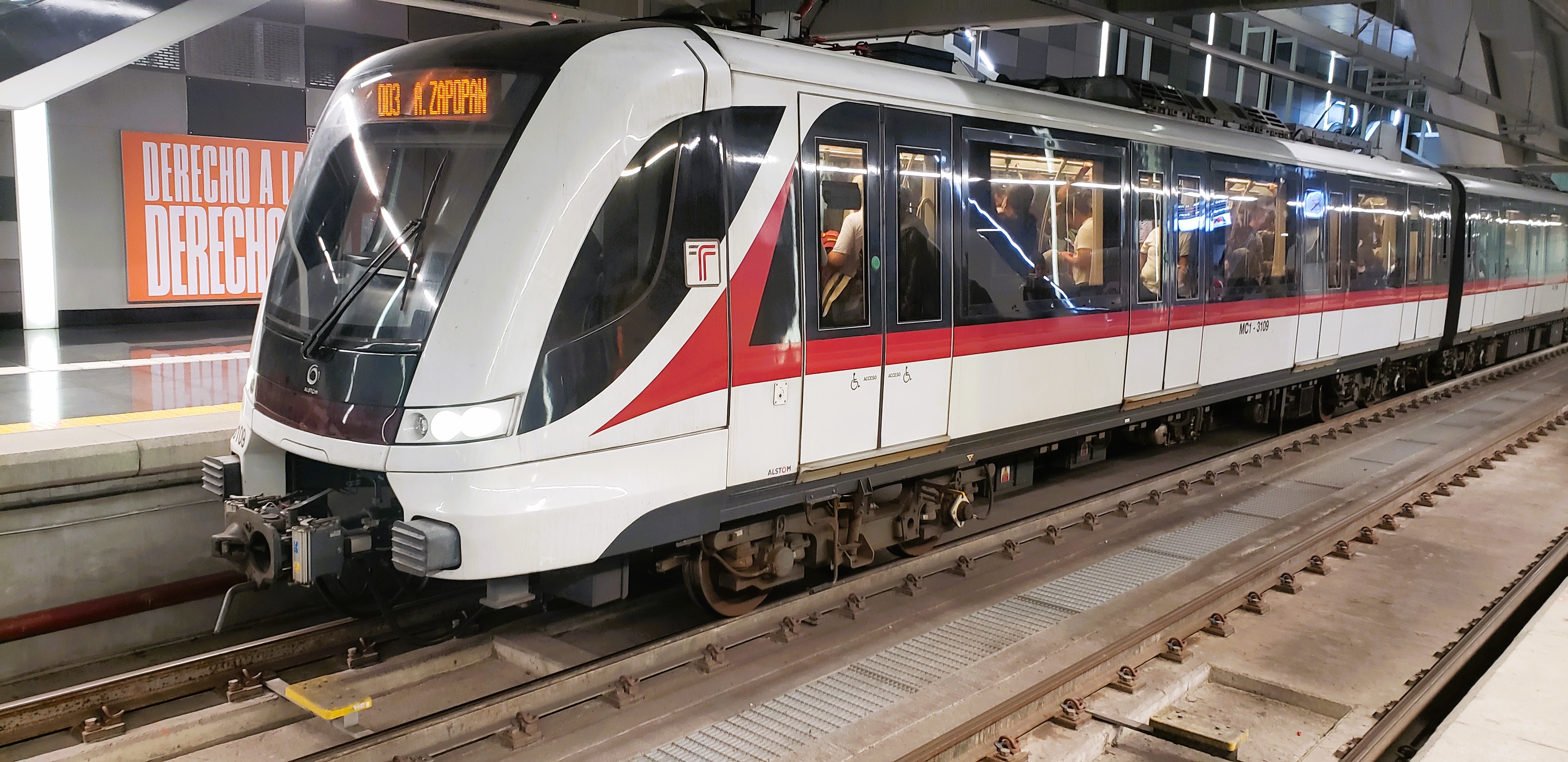 From Metro to Taxi: Navigating Public Transportation in Mexico