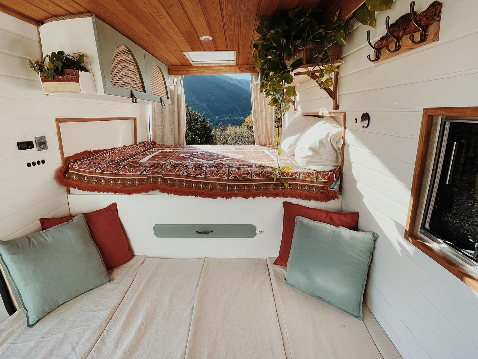 Open cabin with swivel seats | Bonanza Campers