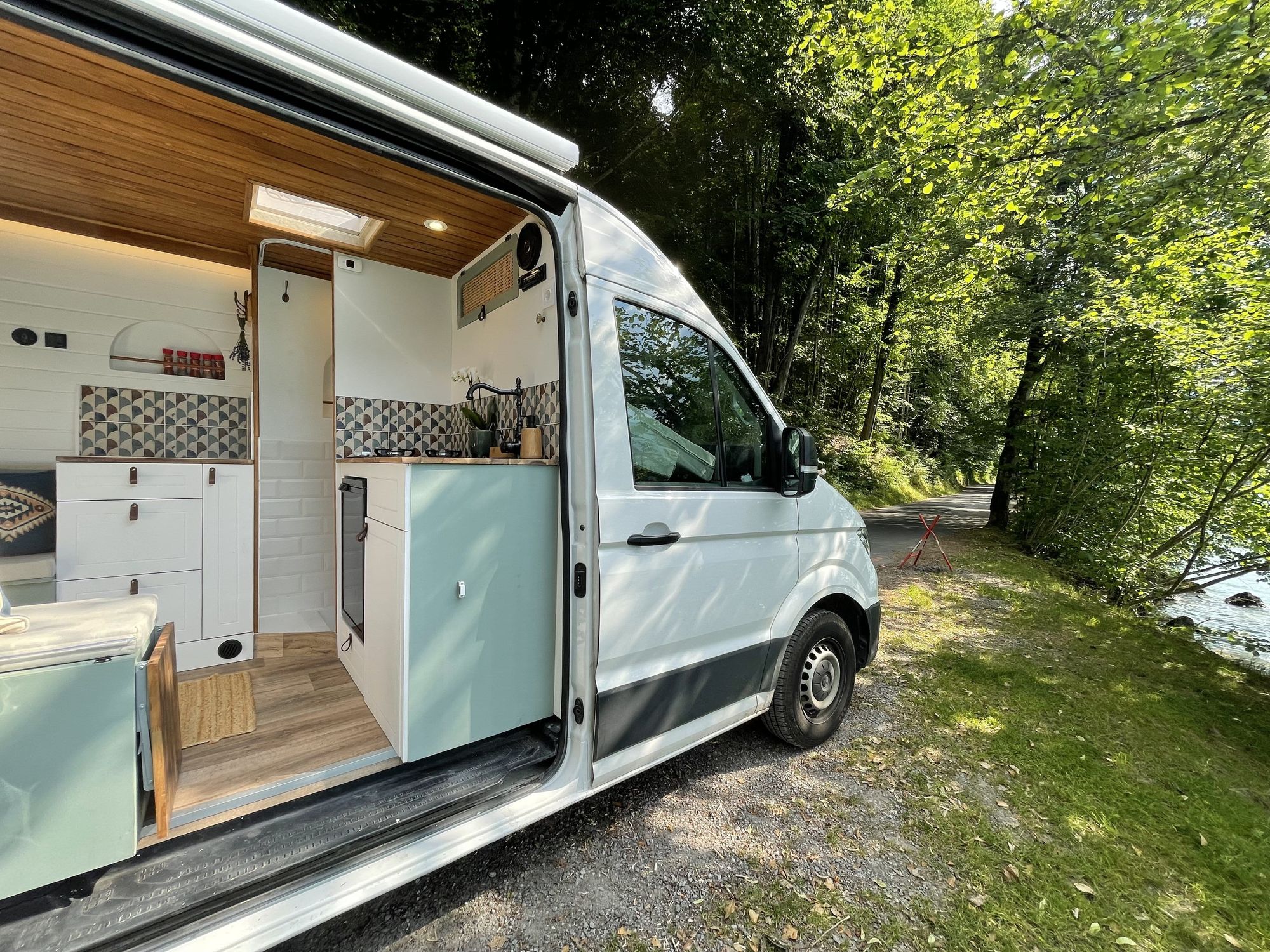 Open cabin with swivel seats | Bonanza Campers