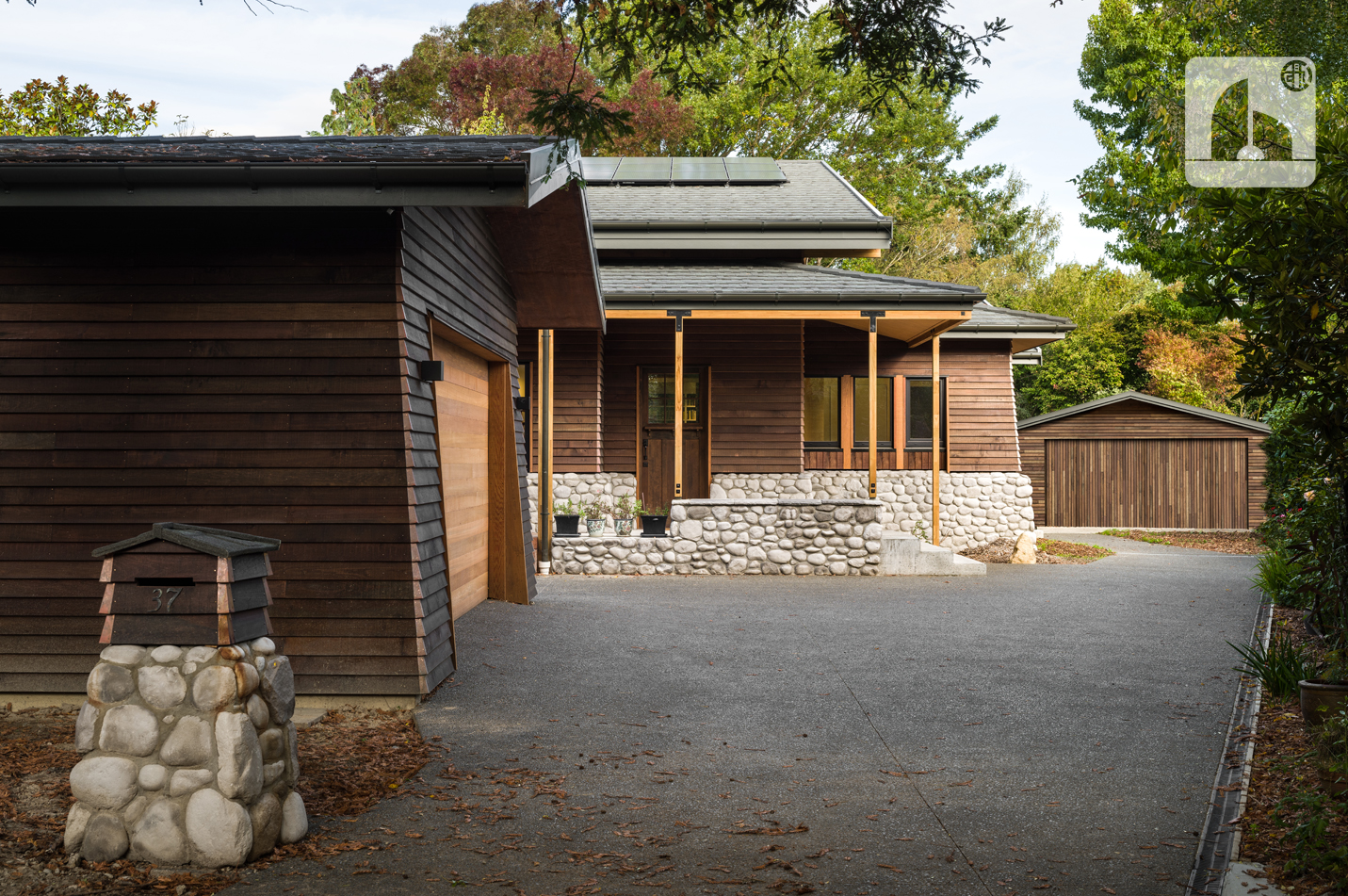 The Timeless Big Cottage - Bob Burnett Architecture