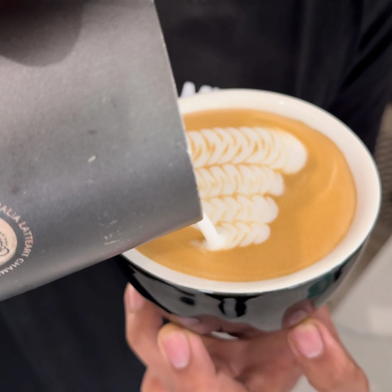 Christmas Tree Latte Art | MILKLAB®