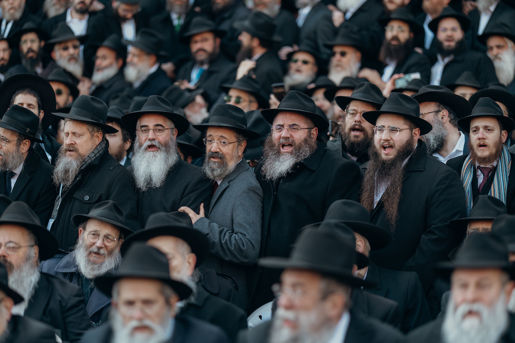 Roundup: Overcrowding complaint at 770, new Yiddish play about a Hasid ...