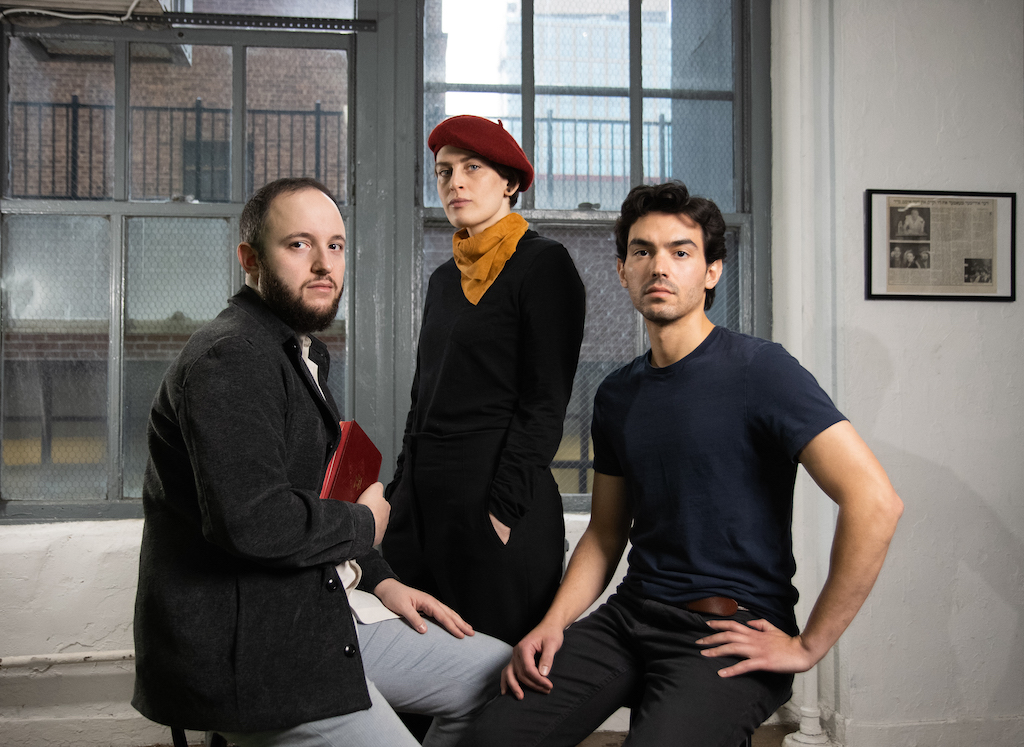 Hasidic-born actors star in new Yiddish play about a former Hasid ...
