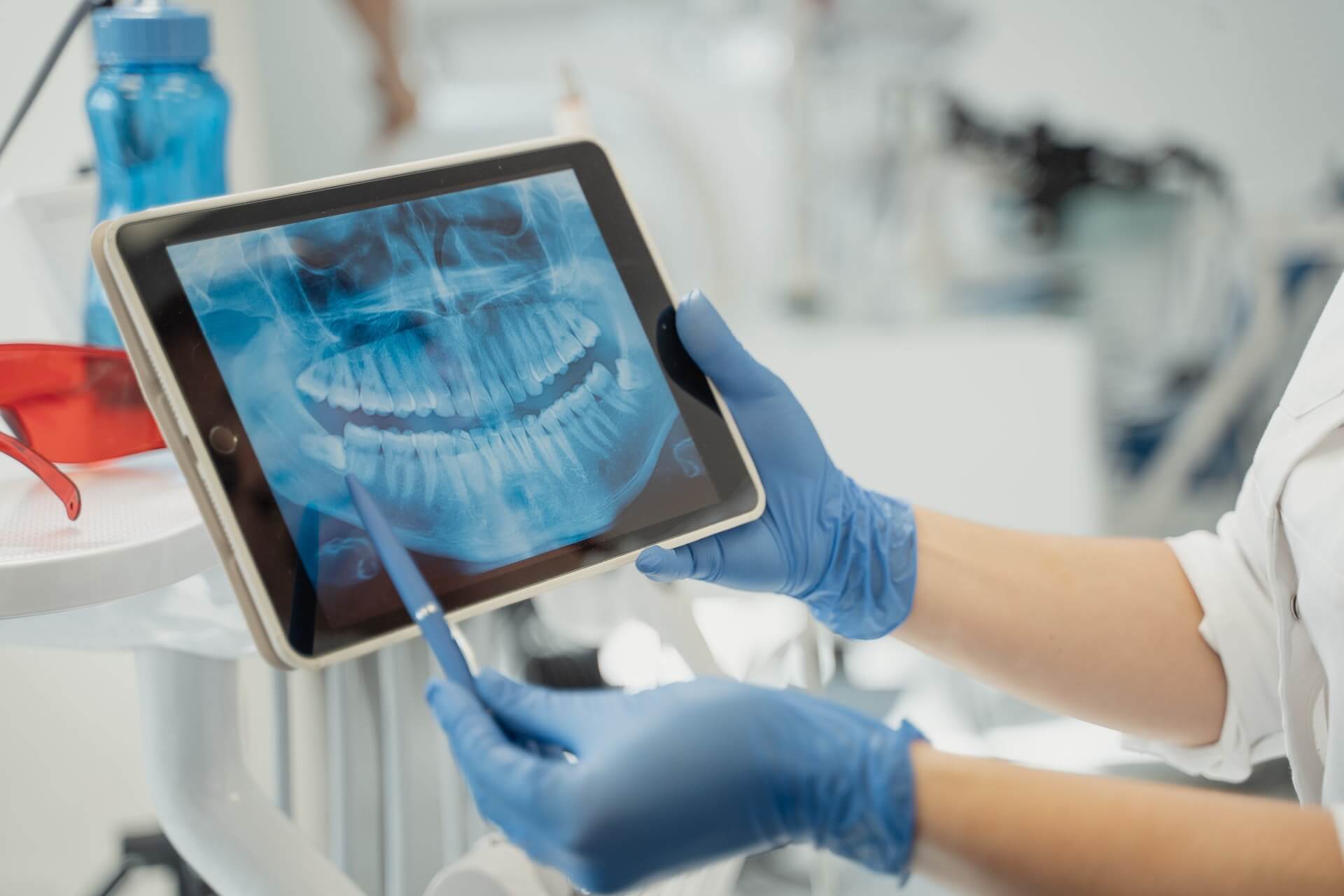 Oral health and the challenges of living with dental issues