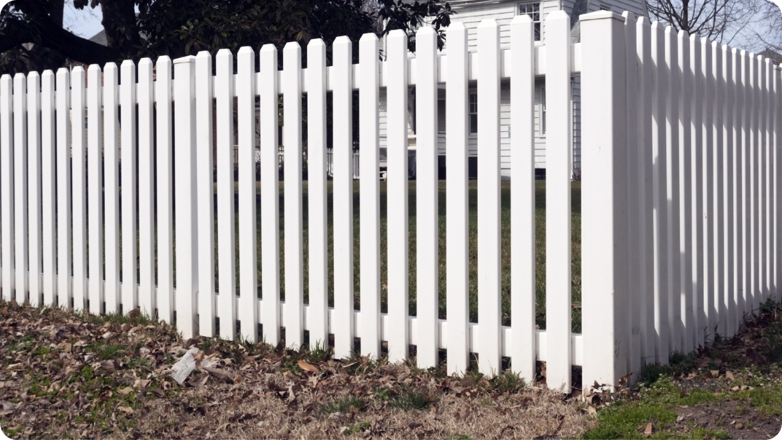 16 Vinyl Fence Ideas & Styles for 2023