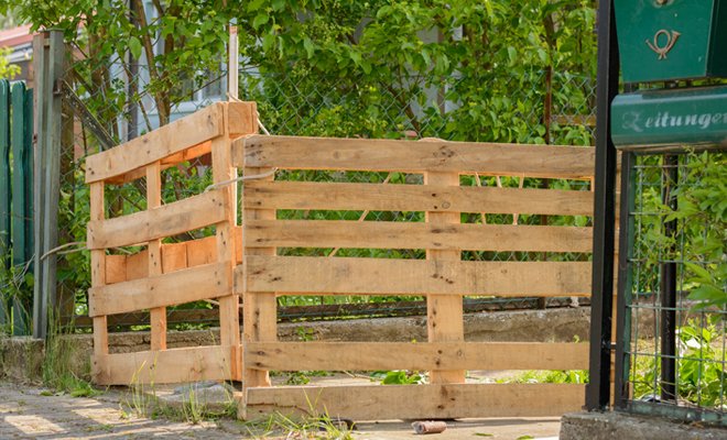 13 Stunning Horizontal Fence Ideas [2023 List]