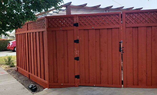 How to choose the perfect fence stain color
