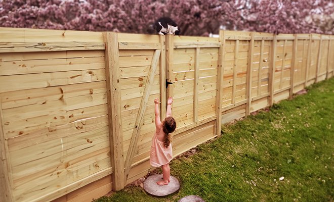 From Classic to Modern: Eye-Catching Front Yard Fences