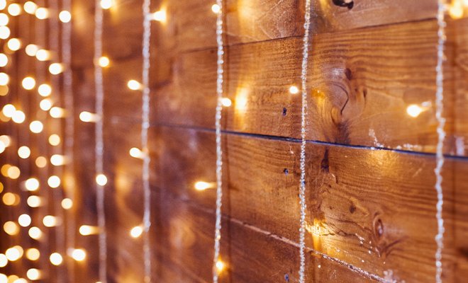 Six Unique Backyard Fence Light Ideas