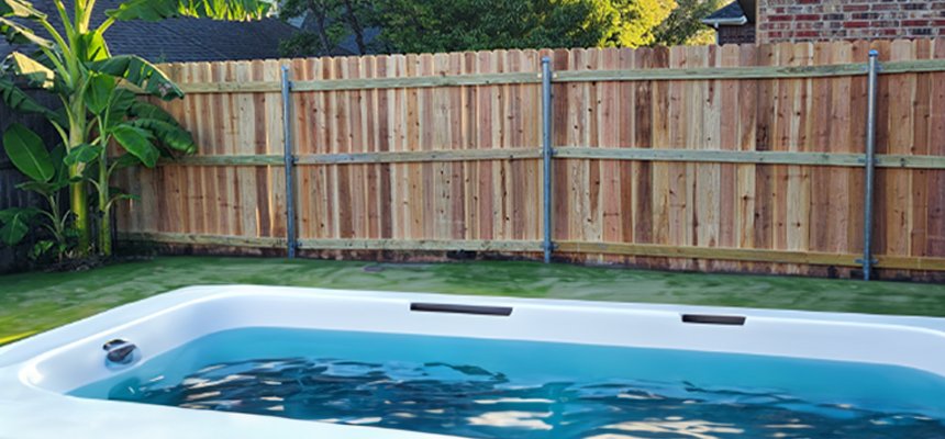 18 Hot Tub Privacy Fence Styles for a Luxury Soak