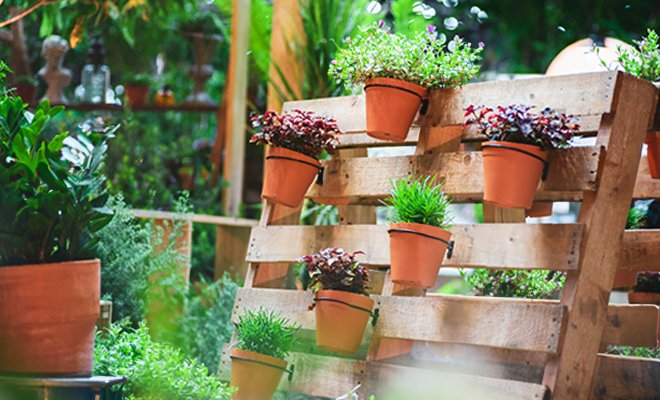 18 Hot Tub Privacy Fence Styles for a Luxury Soak
