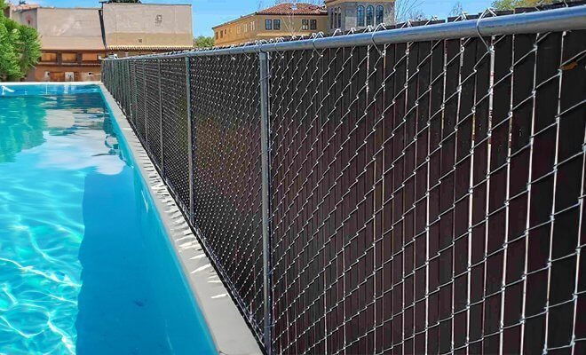 Chainlink fence gate ideas and styles for any homeowner