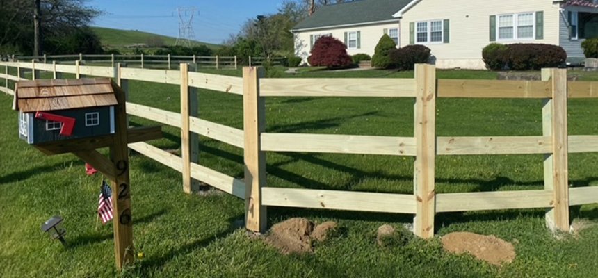 13 Stunning Horizontal Fence Ideas [2023 List]