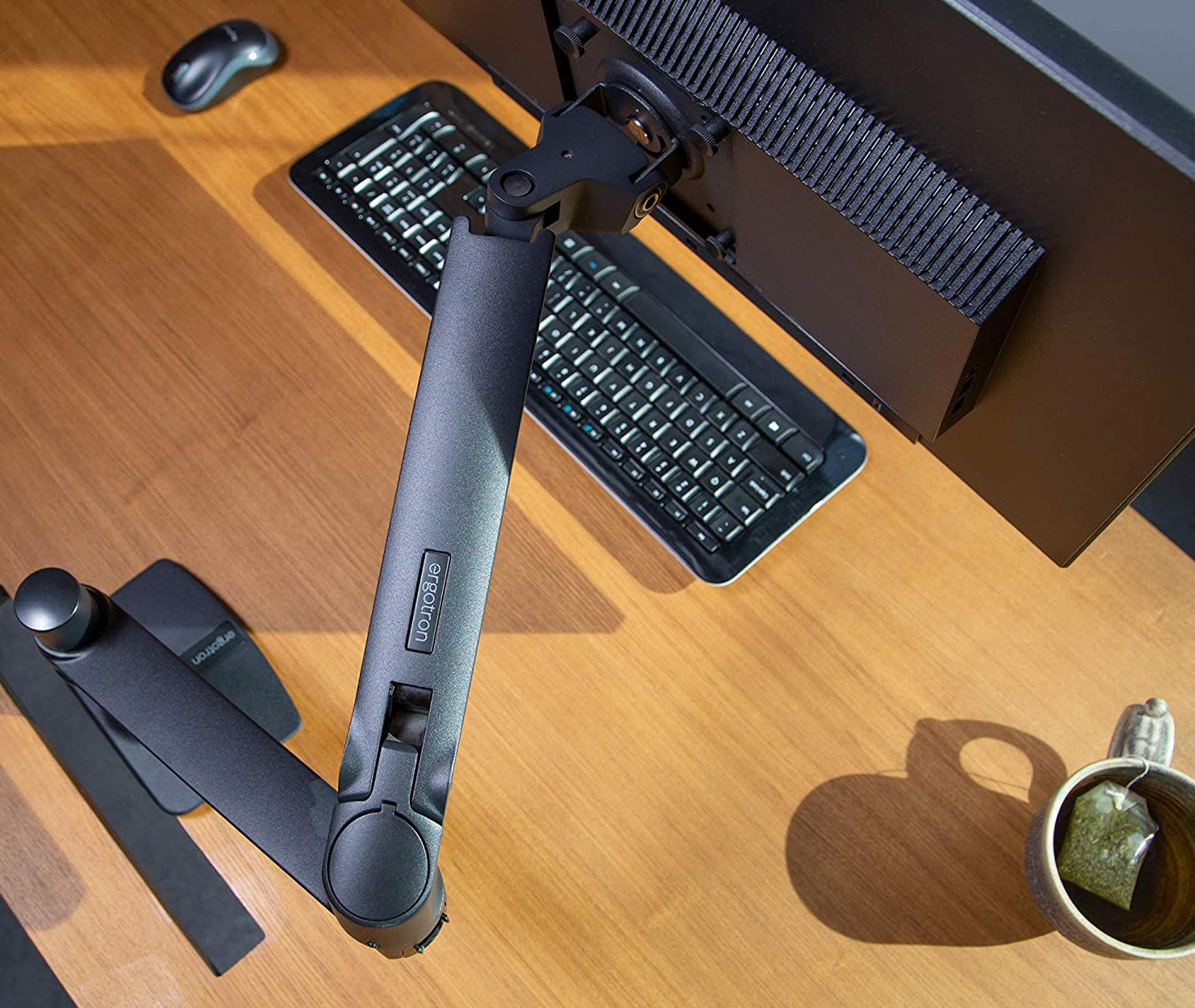 Ergotron LX Single Monitor Arm Review - Keep Your Desk Clutter-Free ...