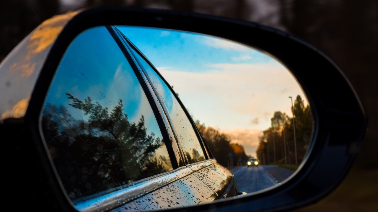 Mirroring in Communication: What It Is and How to Use It