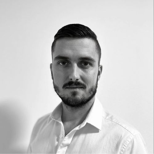 moderné bývanie vo svahu – Domy od Architektov