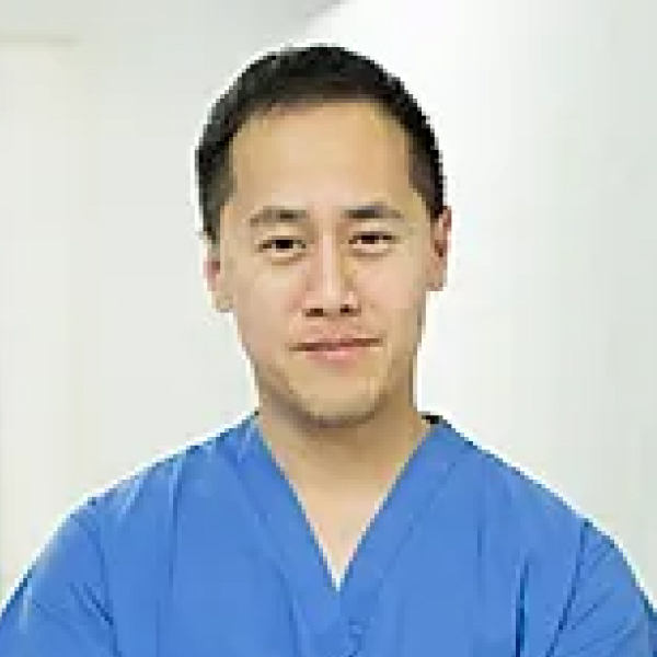 Wenjay Sung | 足と歩行のクリニック