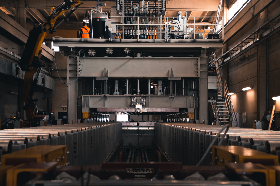 High-Quality Polyurethane Presses - Manni Srl | Guaranteed Precision ...