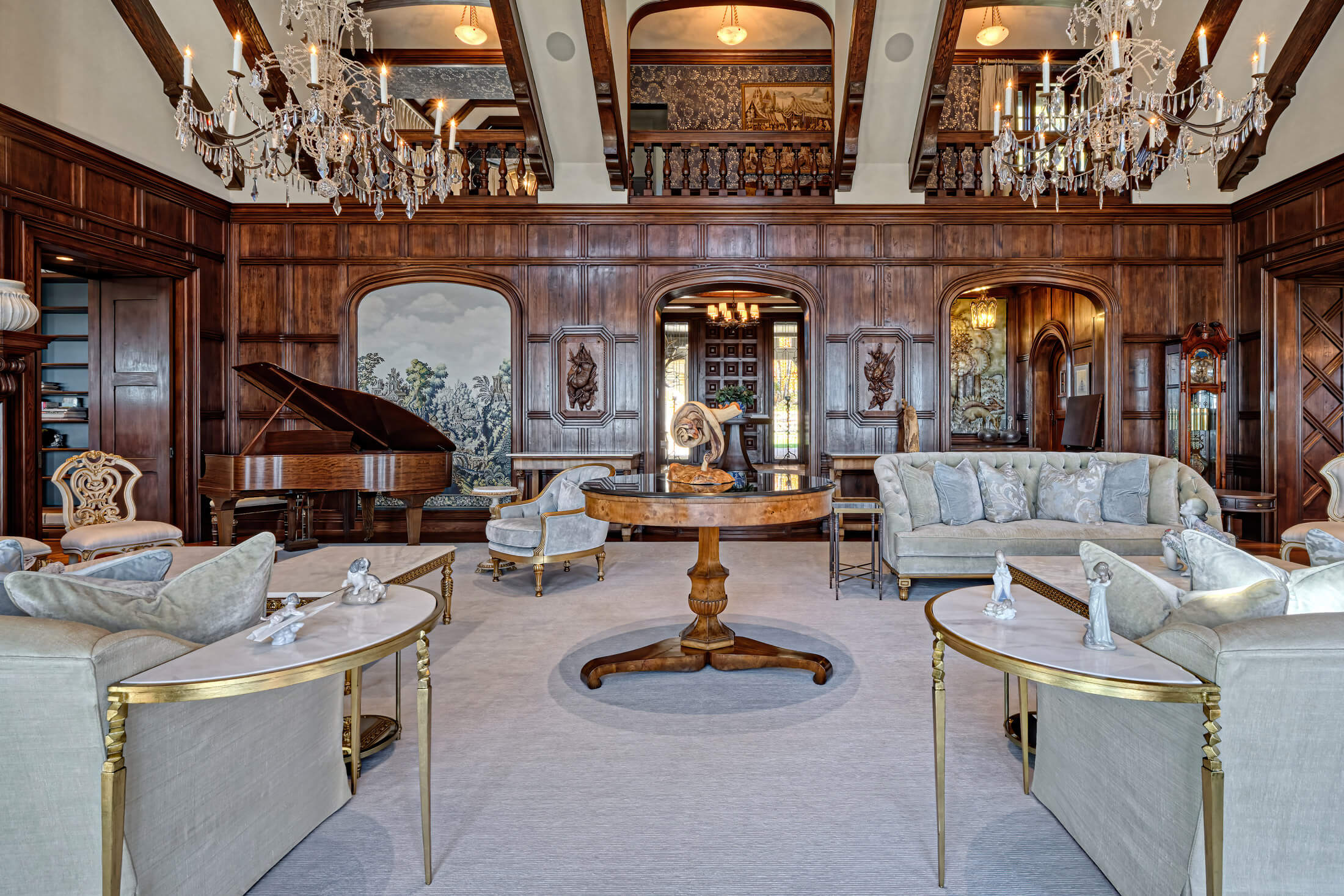 Main Hall - Gallery - Sagee Manor